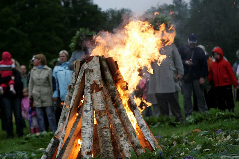 Populārākie Līgo svētku atribūti joprojām – šašliks, ugunskurs un ...