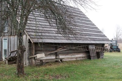 Saules muzejā priecē latvisko darinājumu karuselis | LA.LV